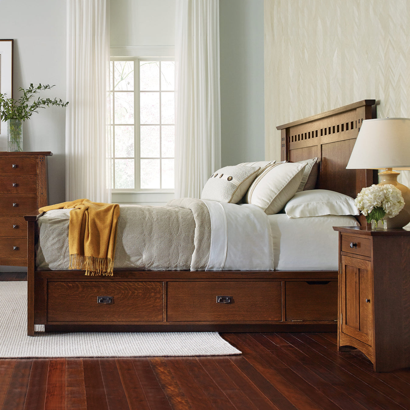 Highlands Platform Storage Bed – Stickley Brand
