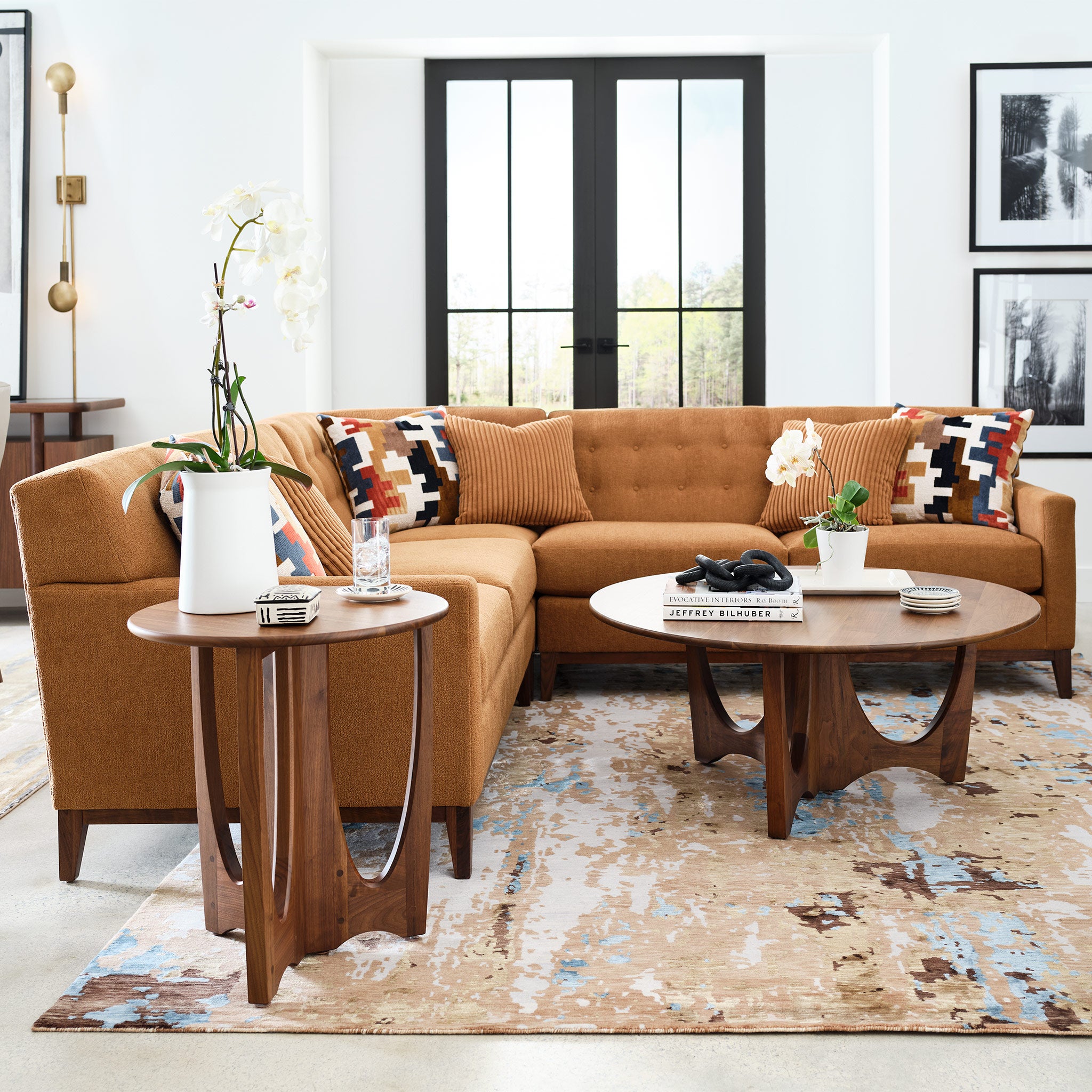 Walnut Grove Round Lamp Table – Stickley Brand